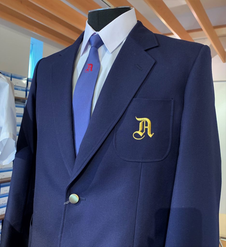 冬の学生服のお手入れ – 猫のマークの学生服屋、みたまや洋品店です